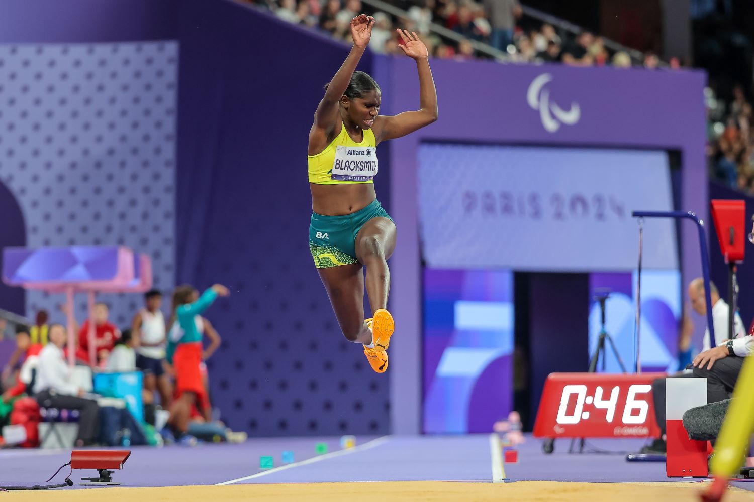 Gubbi Gubbi And Walpiri Women Share The Stage, Turner Primes For The ...